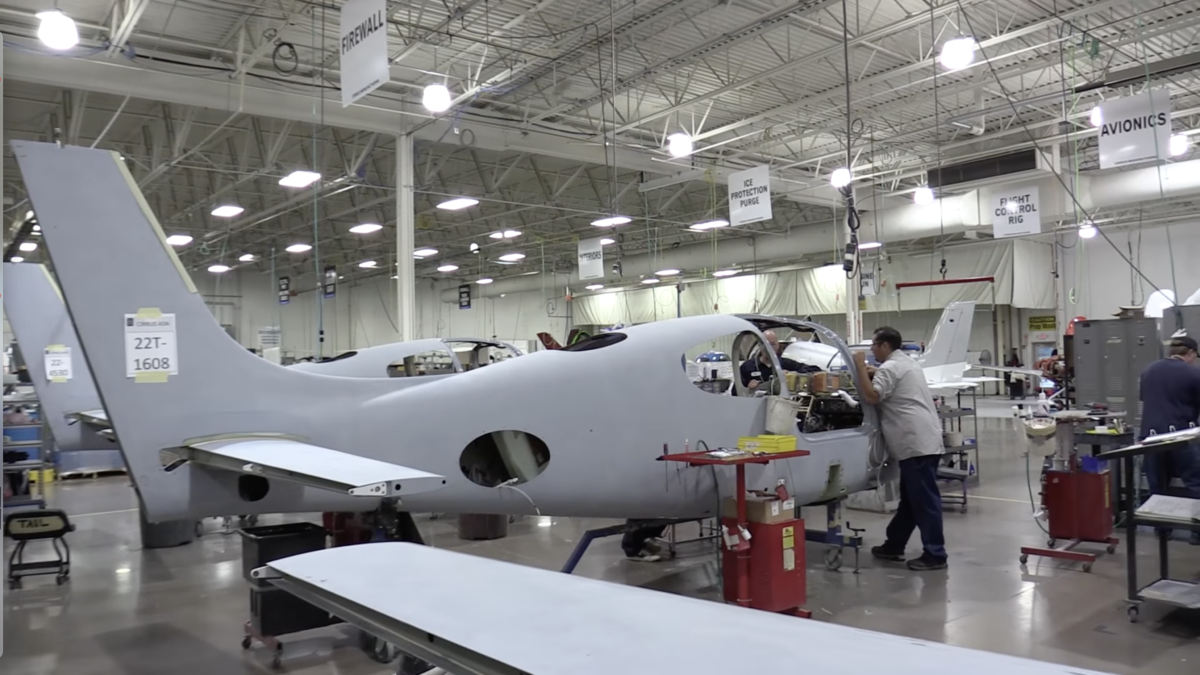 Cirrus Aircraft Production Line – airWORK aviation media