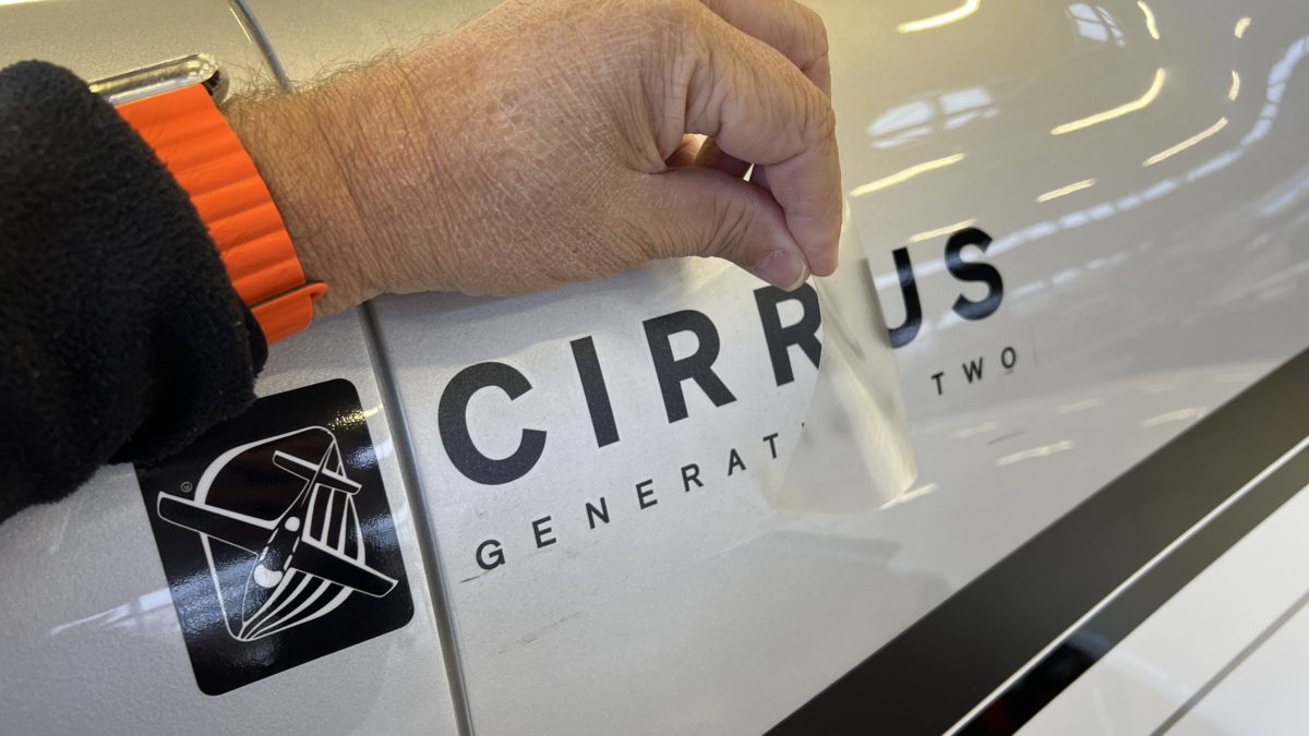 SR22-22 G2 GTS repaint after 16 years – airWORK aviation media